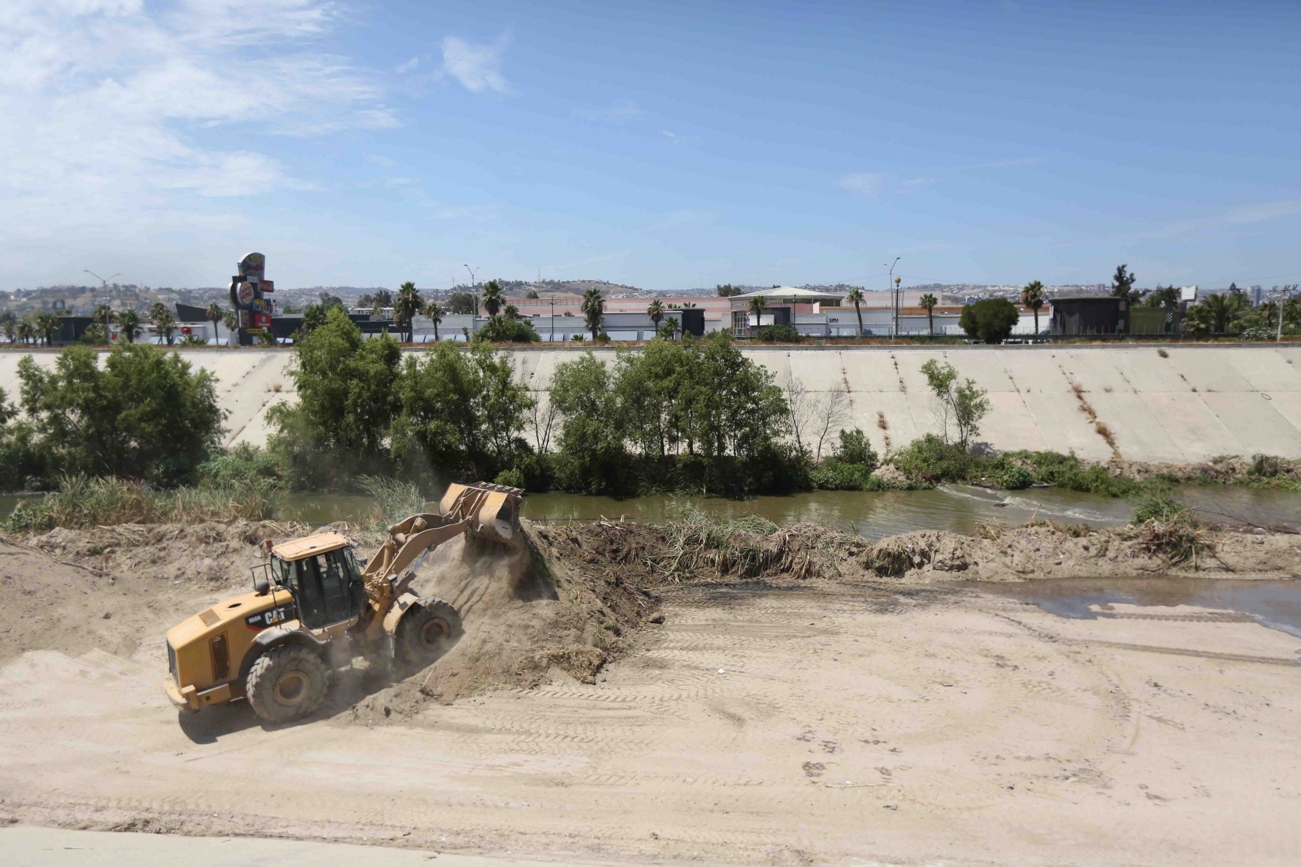 ES NOTABLE AVANCE EN LIMPIEZA DEL CANAL RÍO TIJUANA | únicoBC revista ...