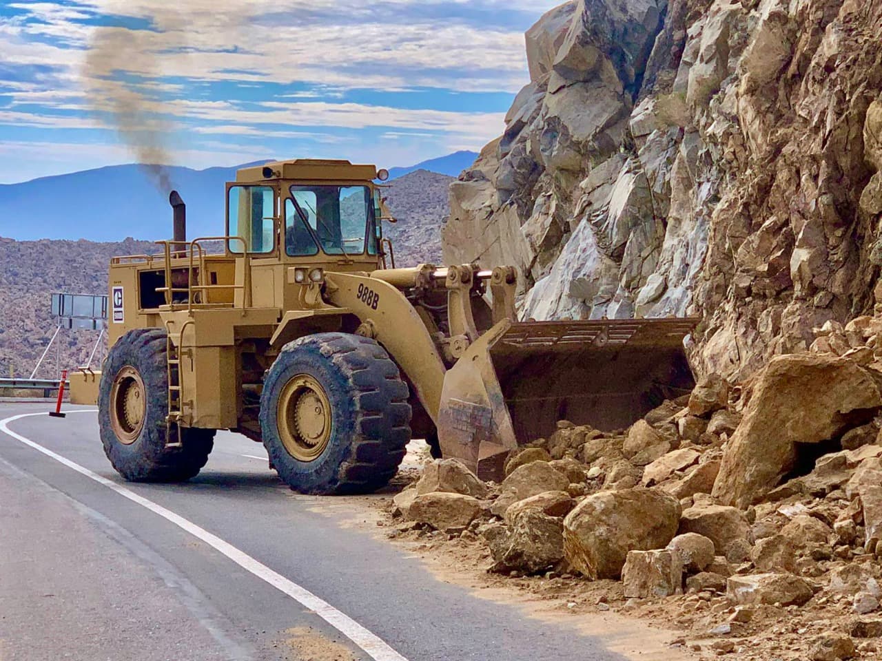 ATIENDEN AFECTACIONES POR DERRUMBE EN LA RUMOROSA | únicoBC revista de ...