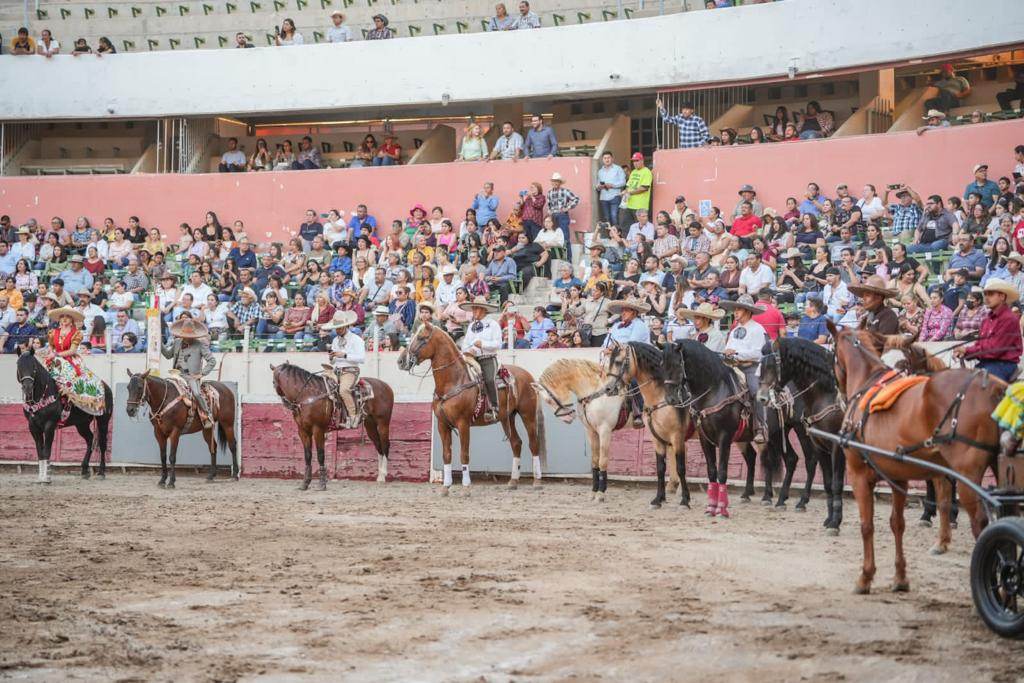 REGRESA LA ACTIVIDAD A PLAZA CALAFIA CON CHARREADA | únicoBC revista de ...
