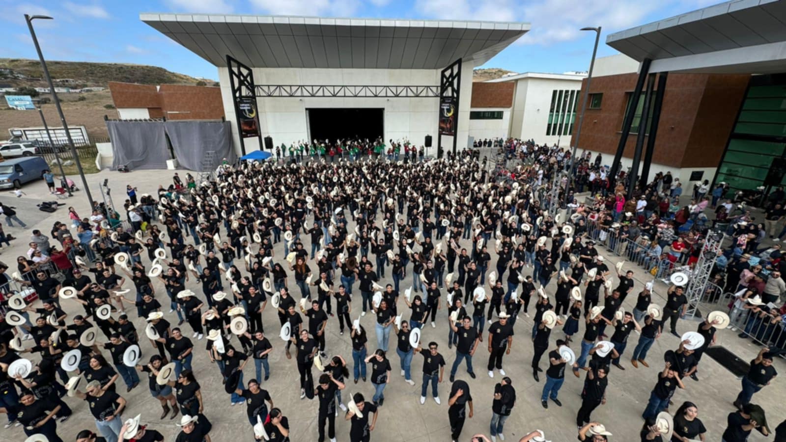 TIENEN LUNADA VAQUERA CON BAILE MONUMENTAL EN ROSARITO | únicoBC ...